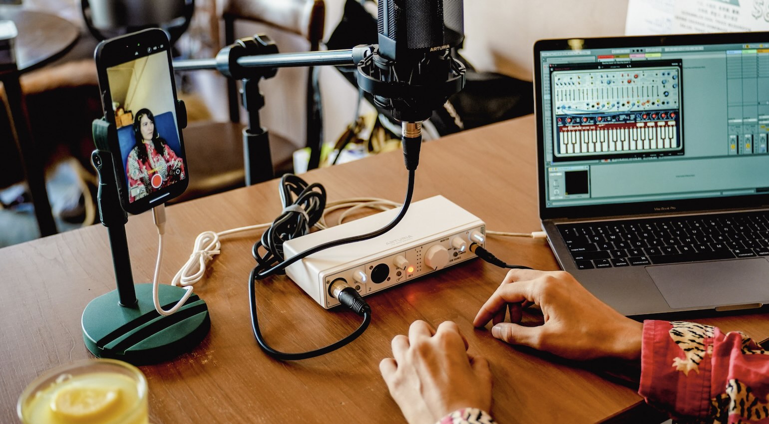 Arturia MiniFuse 2 OTG: Compact Dual Connectivity - gearnews.com