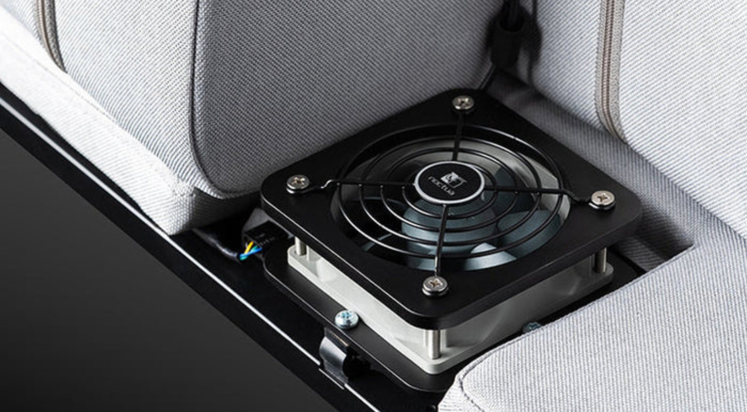 ISOVOX PRO: Mobile Vocal Booth for Realistic Recordings in Any Environment