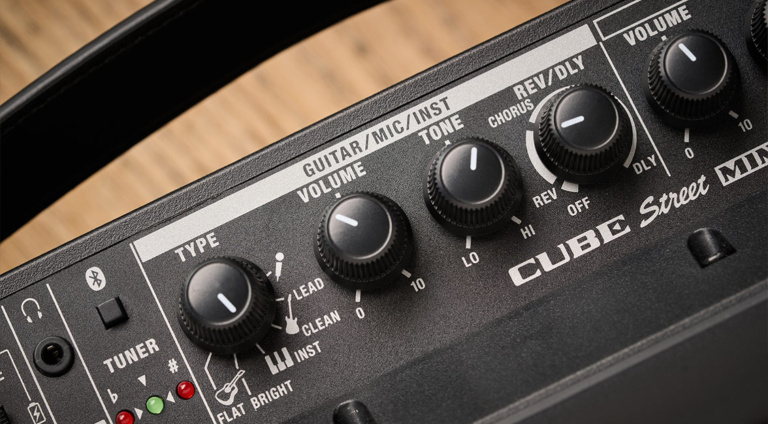 Roland Cube Street Mini: Most Compact Busking Amp Ever? - gearnews.com