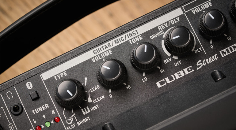 Roland Cube Street Mini: Most Compact Busking Amp Ever? - gearnews.com
