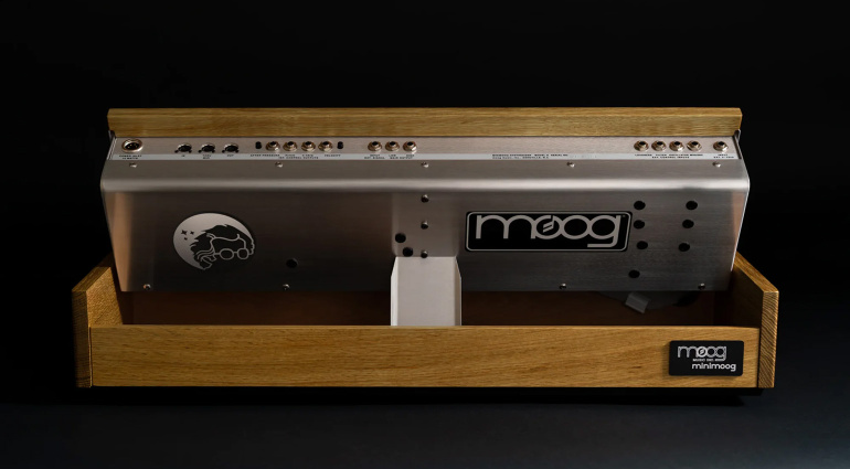 Bob Moog Tribute Edition Minimoog Model D: Striking Limited Edition in ...